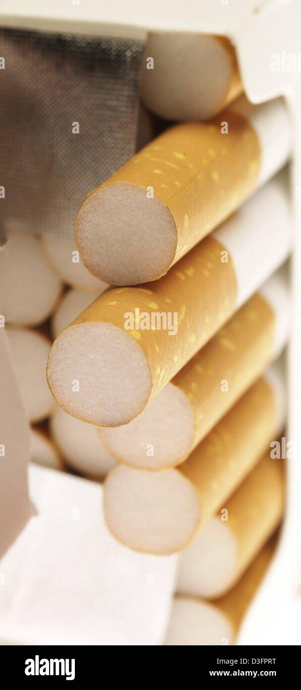 Cigaret Pack Stock Photos & Cigaret Pack Stock Images - Alamy