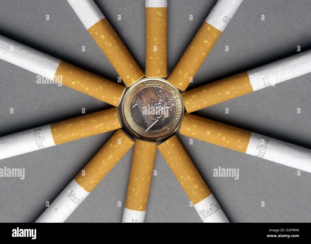 (dpa) - Cigarettes are laid around a one Euro coin in Berlin, 9 May ...