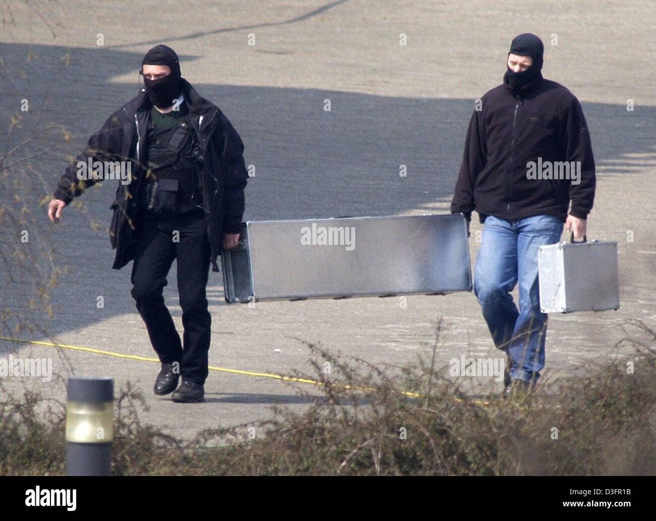 Crime law justice clj police hostage hijack sniper equipment disguised ...
