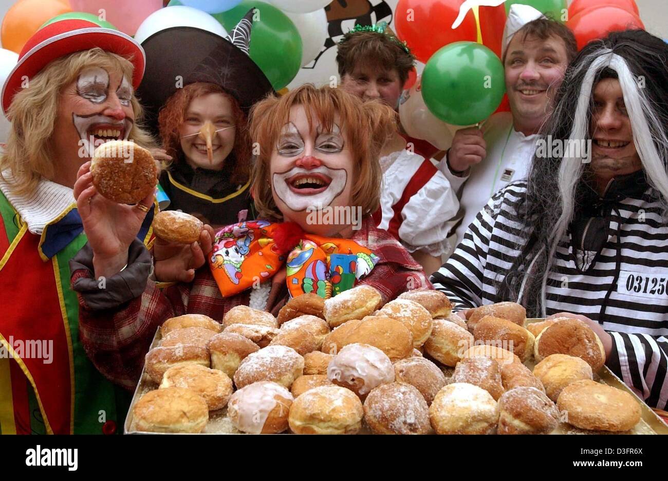 Bakers costumes hi-res stock photography and images - Alamy