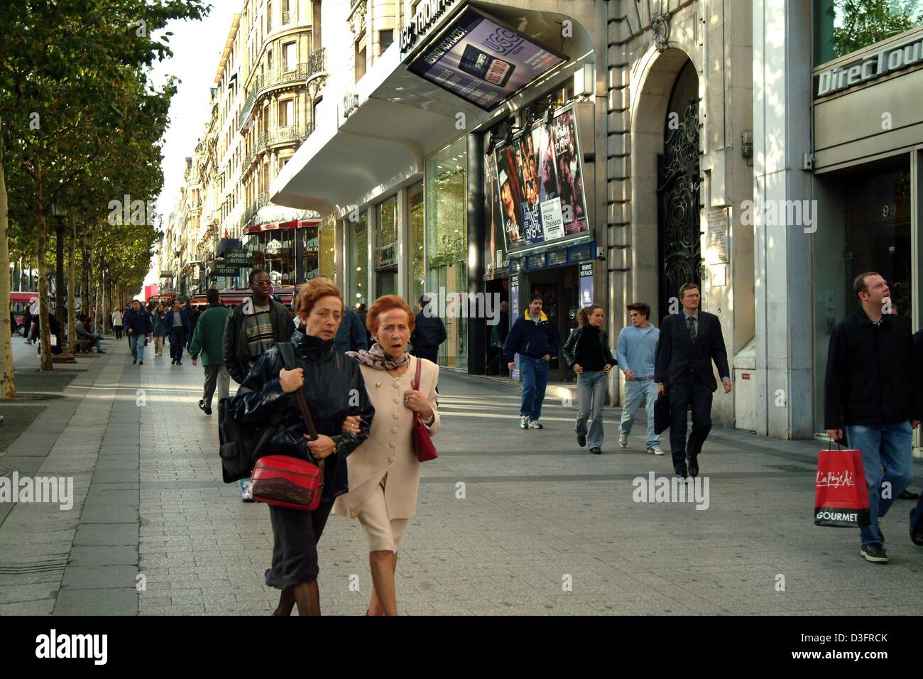 Champs elysee shopping hi-res stock photography and images - Alamy