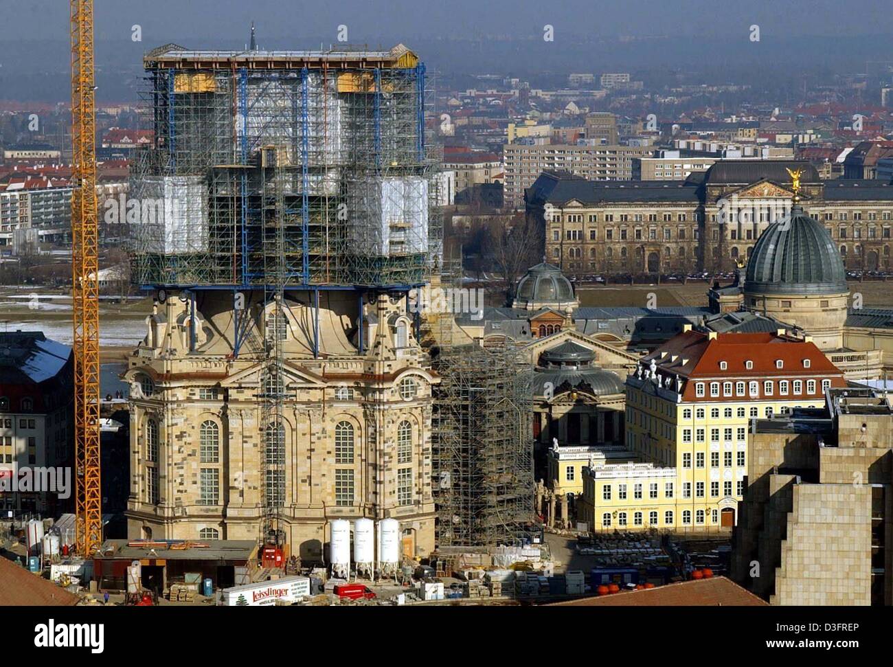 Destroyed buildings 1945 hi-res stock photography and images - Alamy