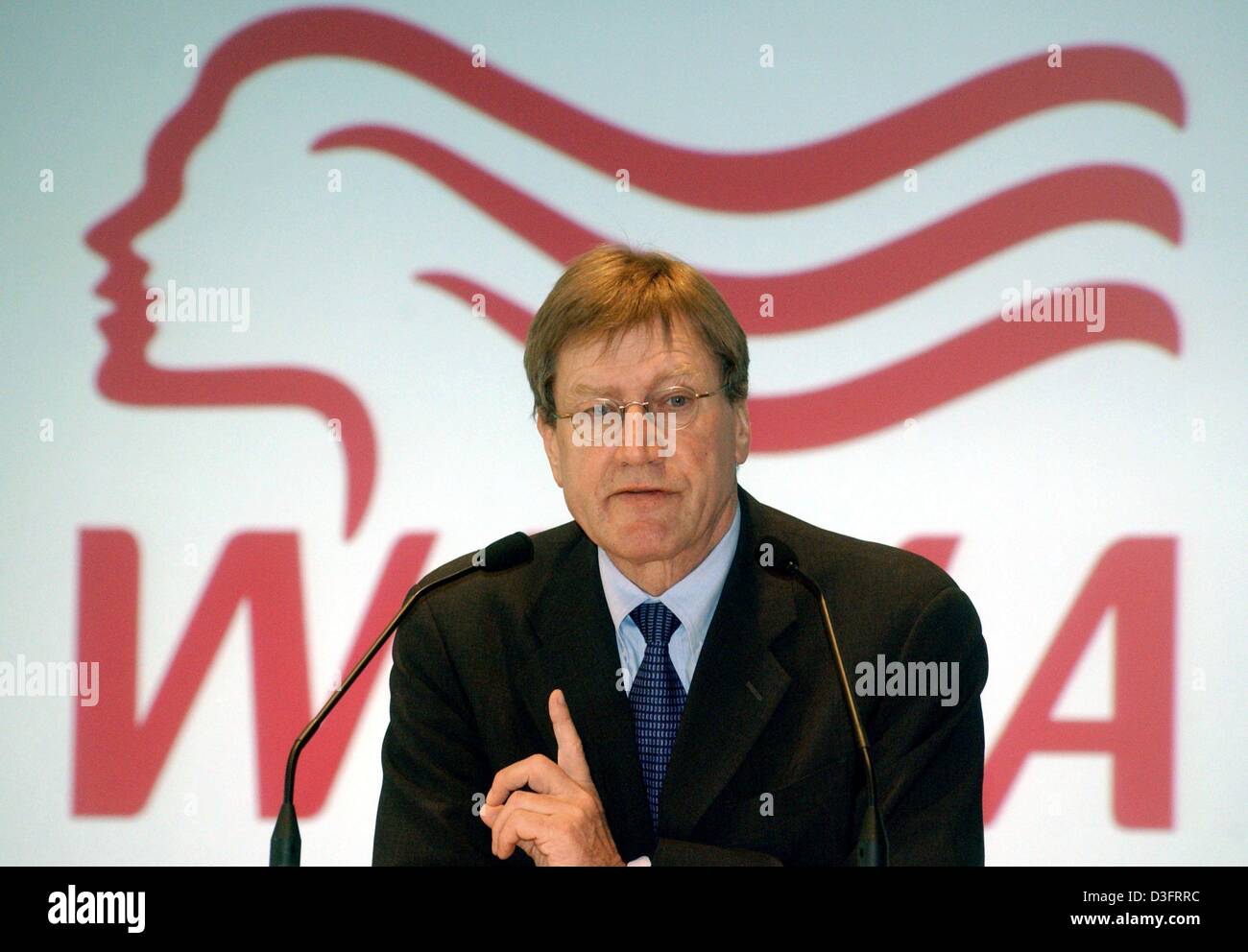 Wella logo hi-res stock photography and images - Alamy