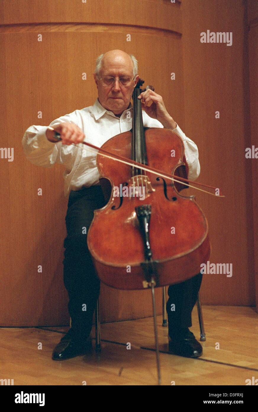 Mstislav rostropovich hi-res stock photography and images - Alamy
