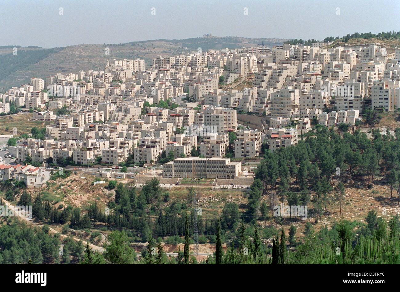 (dpa files) - A view of the new district 'Har-Nof' in Jerusalem, 12 May ...