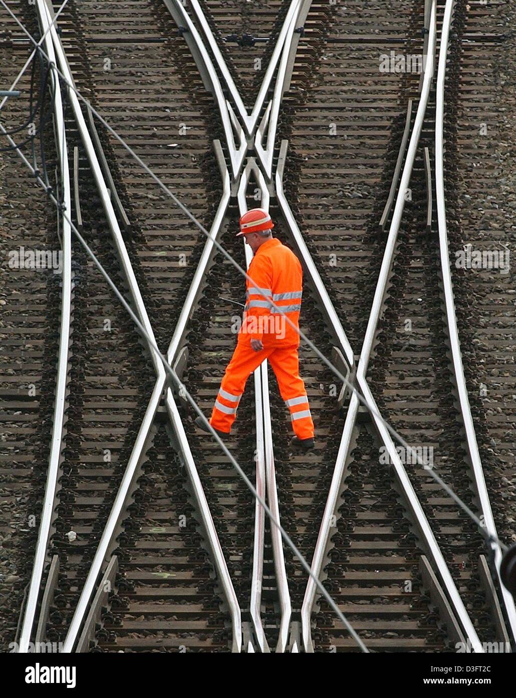 (dpa) - A worker of German Railways (Deutschen Bahn AG) traverses the ...