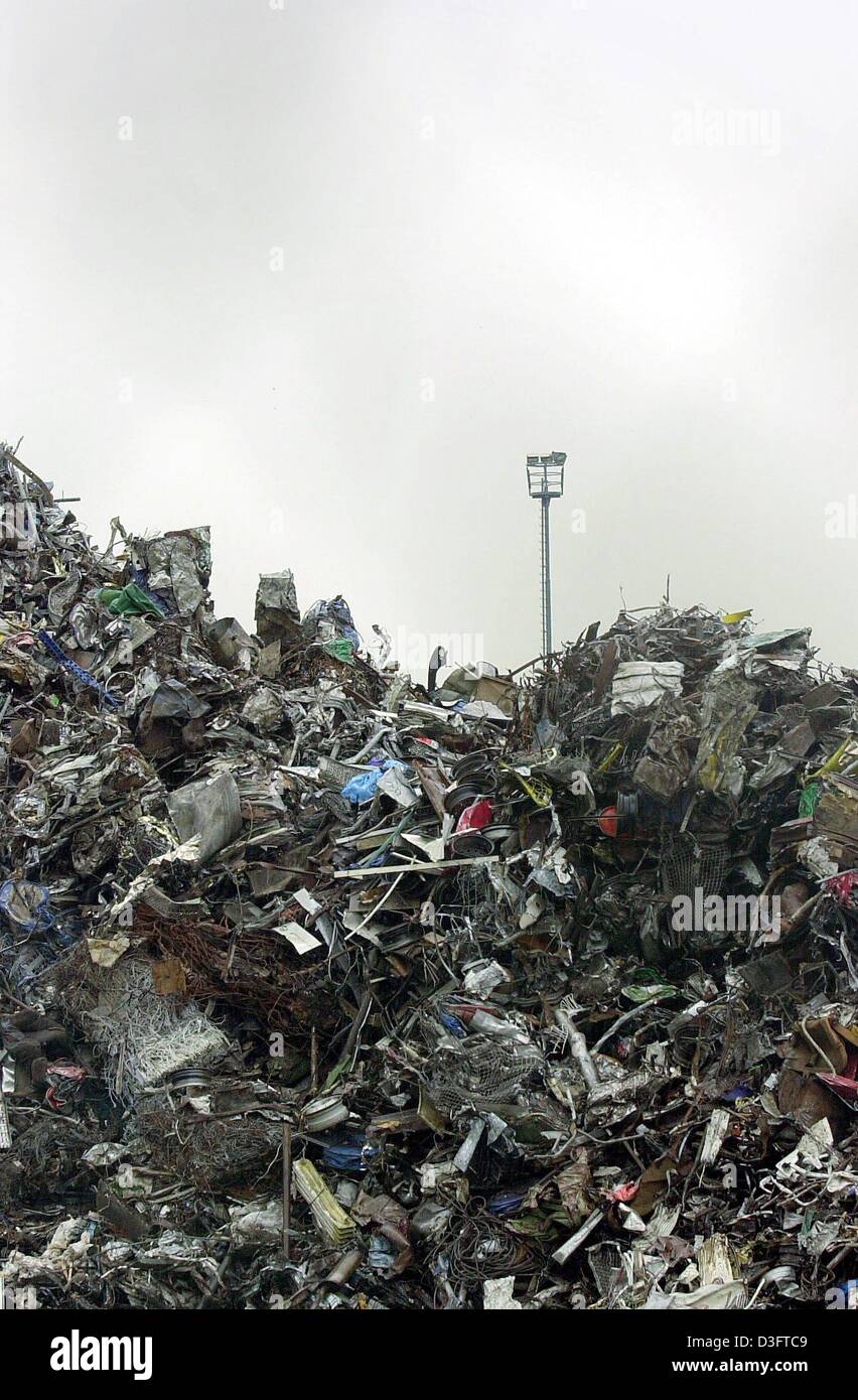 (dpa) - A view of a giant mountain of scrap metal in a scrap metal yard ...