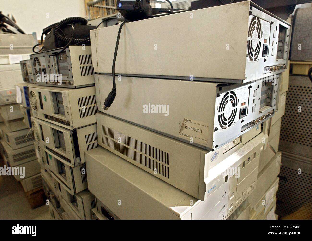 2003 computers hi-res stock photography and images - Alamy