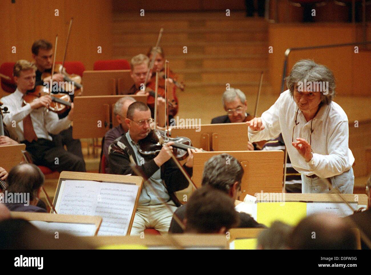 Seiji ozawa hi-res stock photography and images - Alamy