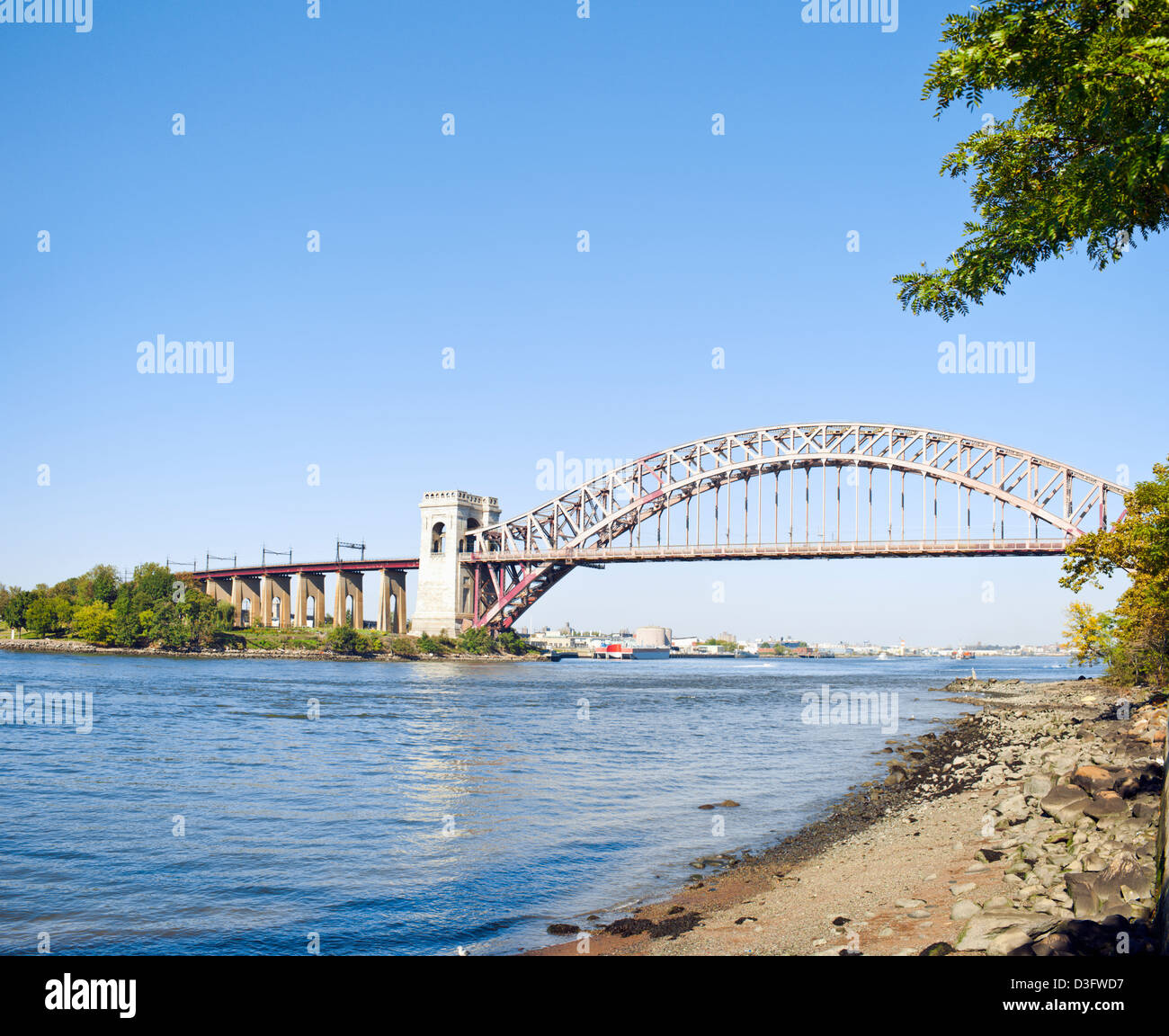 Hell's Gate Bridge connecting Queens and Bronx, from Astoria Park, with ...