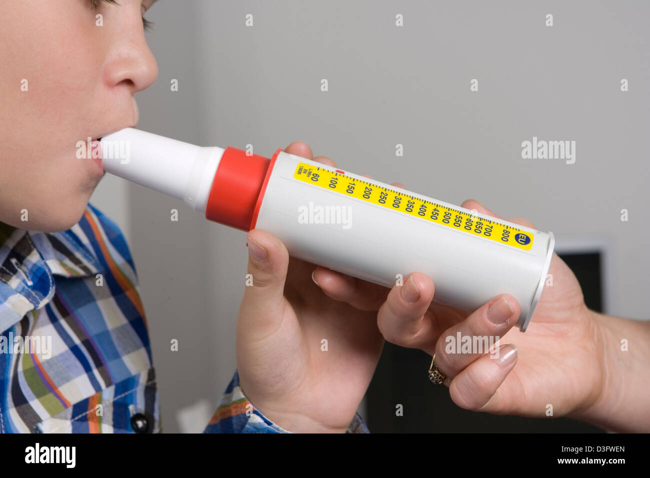 Peak Flow Meter Patient Stock Photos & Peak Flow Meter Patient Stock ...