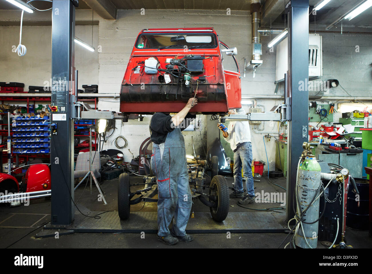 Car mechanics at work in his auto repair shop Stock Photo - Alamy