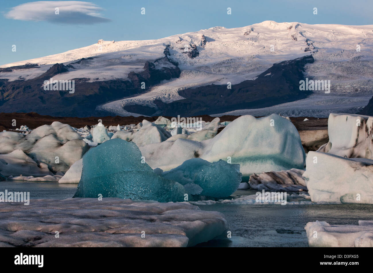The iceberg lagoon at Jökulsárlón in Vatnajökull National Park, Iceland ...