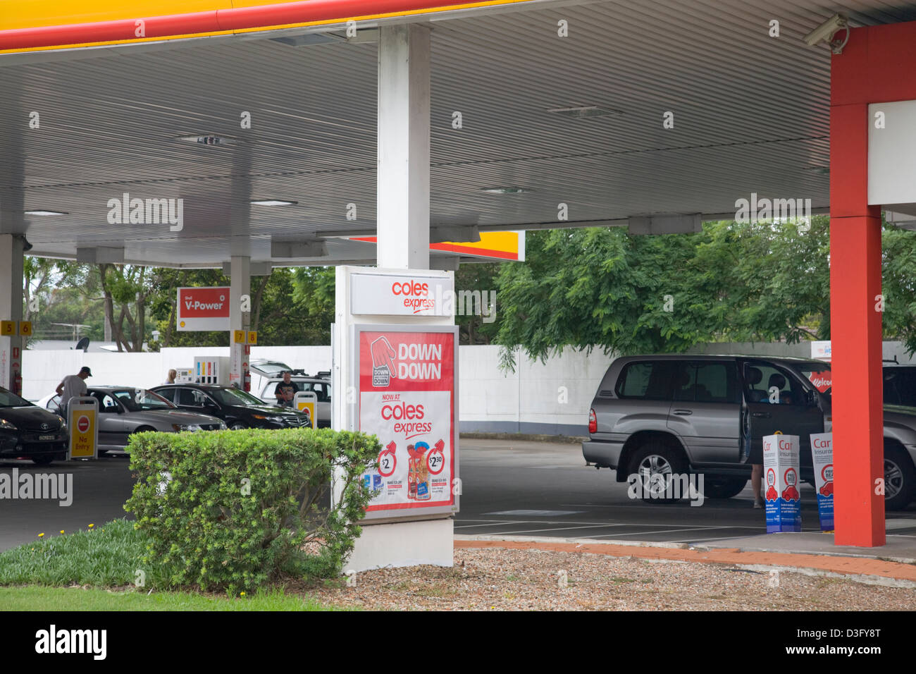 Australian Shell petrol station in Sydney aligned with coles ...