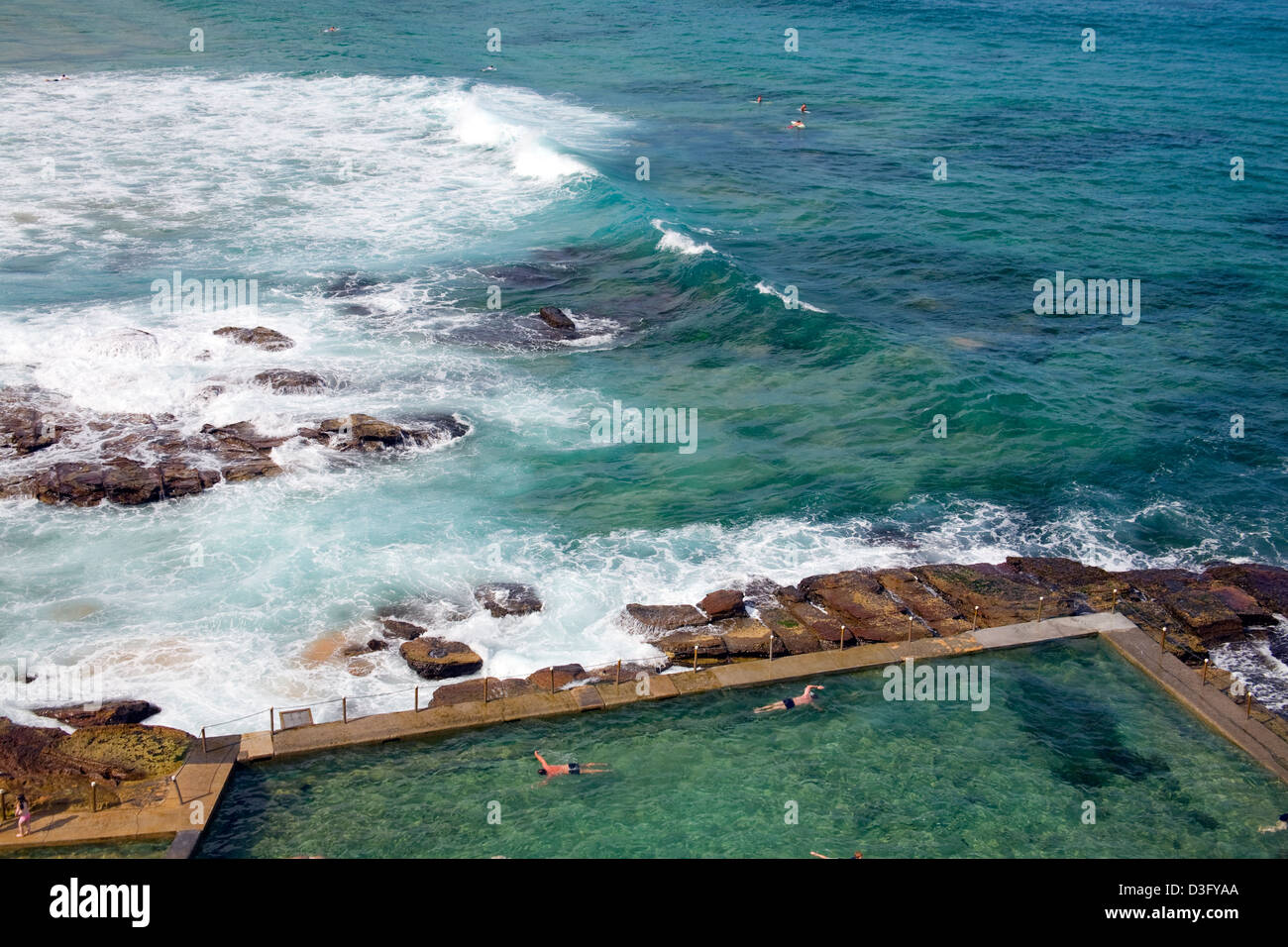 Avalon beach ocean swimming pool hi-res stock photography and images ...