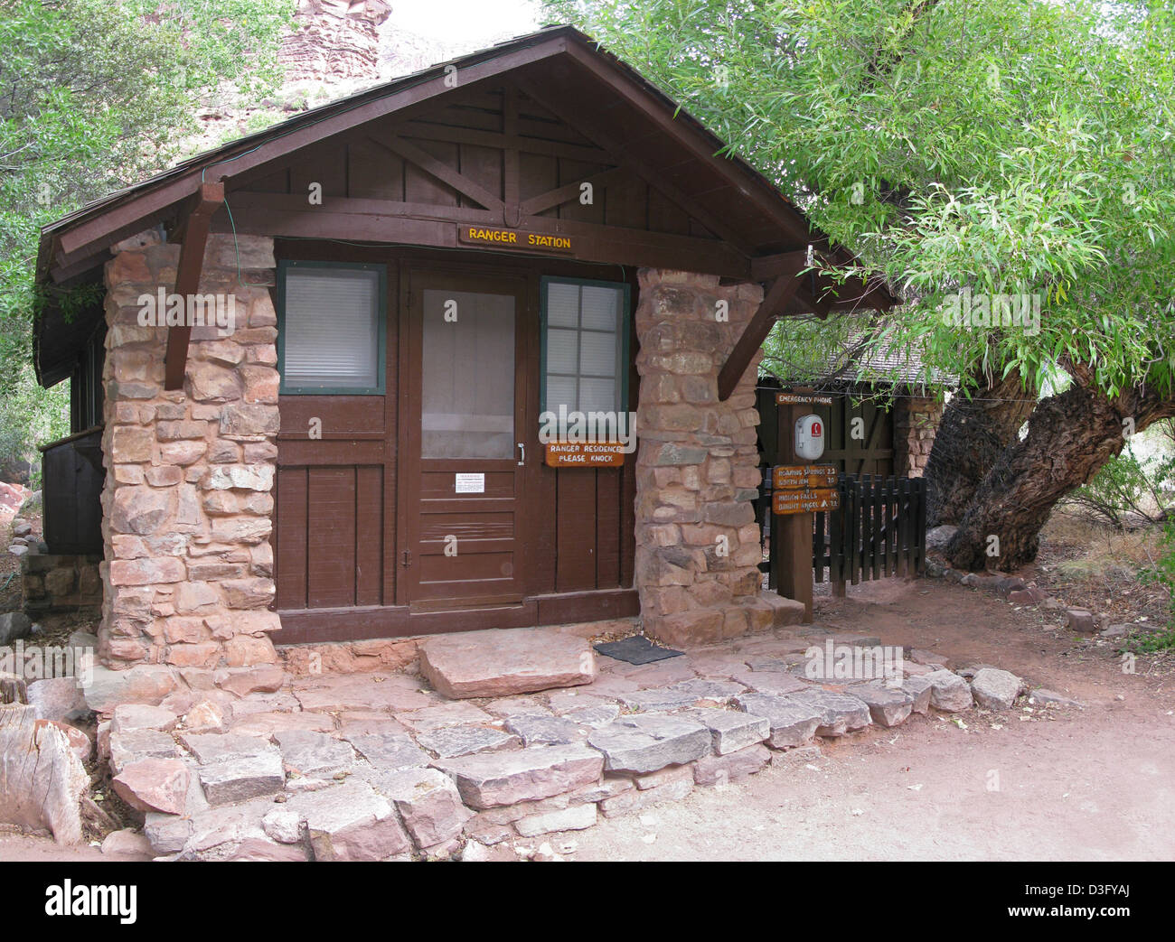 Grand canyon ranger station hi-res stock photography and images - Alamy