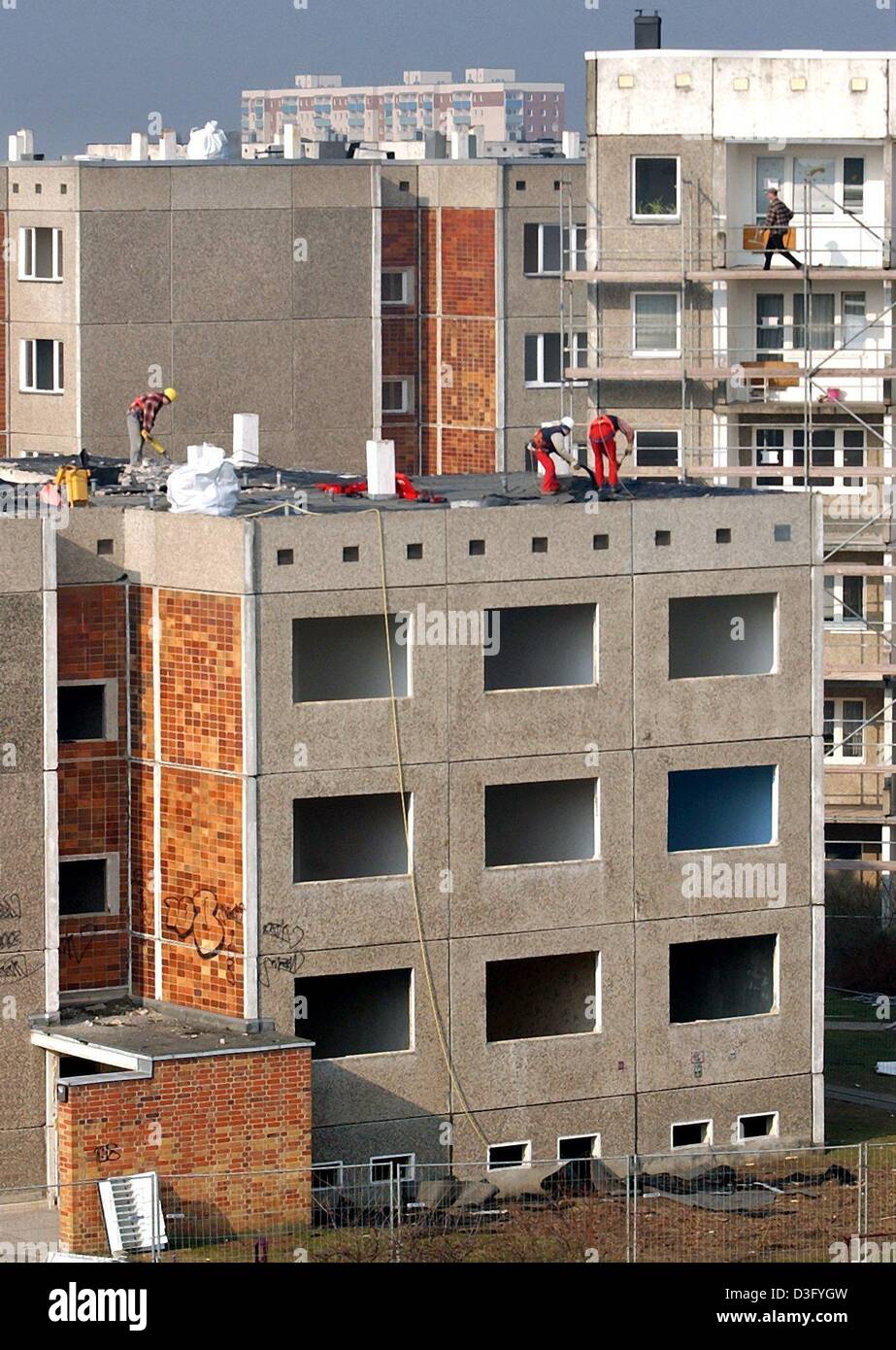 Knock down tower hi-res stock photography and images - Alamy