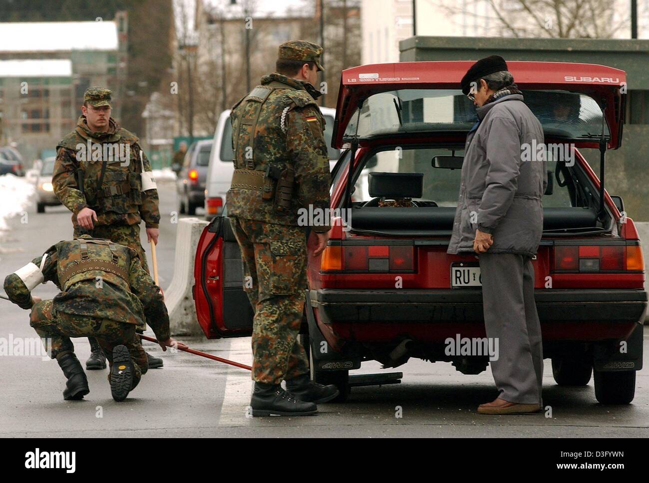 (dpa) - German soldiers conduct security checks with mirrors under a ...
