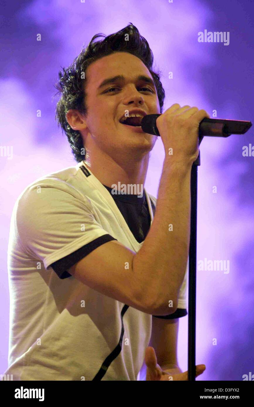 (dpa) - The British pop singer Gareth Gates performs during the 'Bravo ...