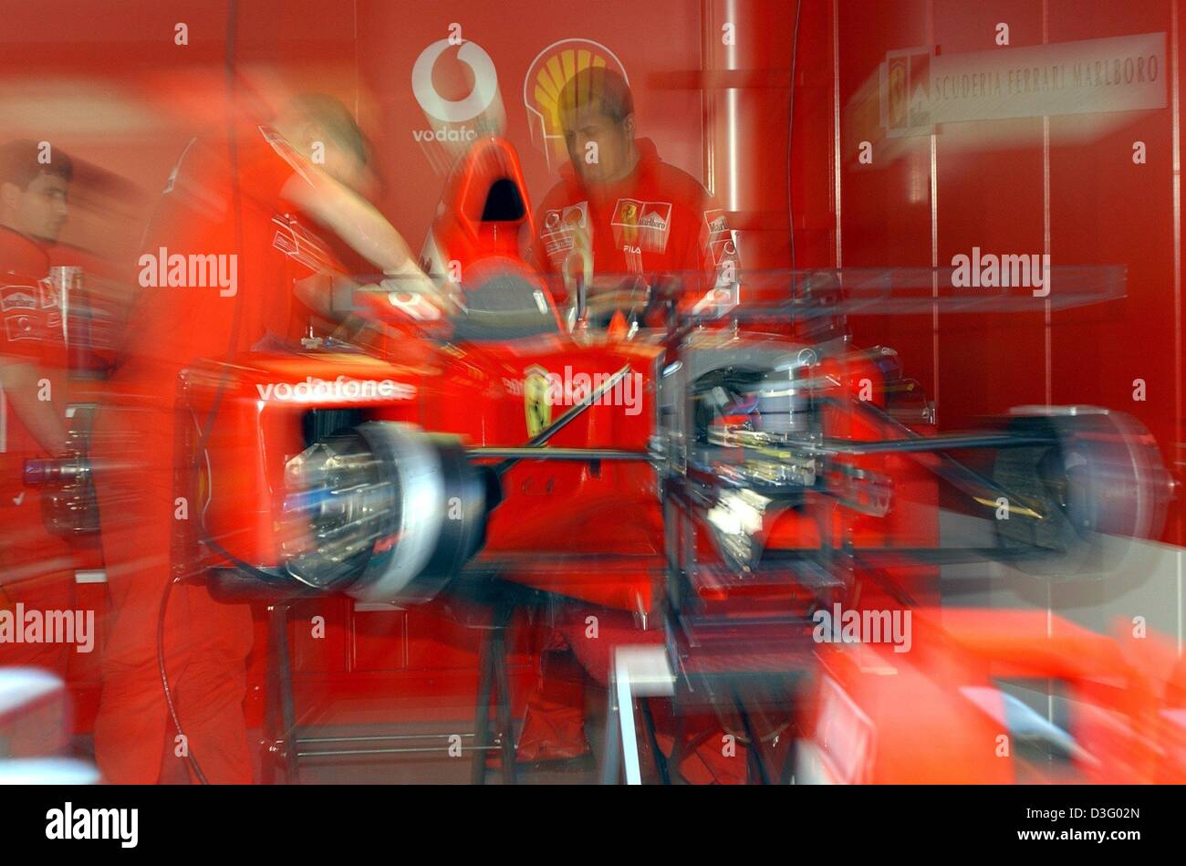 Ferrari f1 team mechanics hi-res stock photography and images - Alamy
