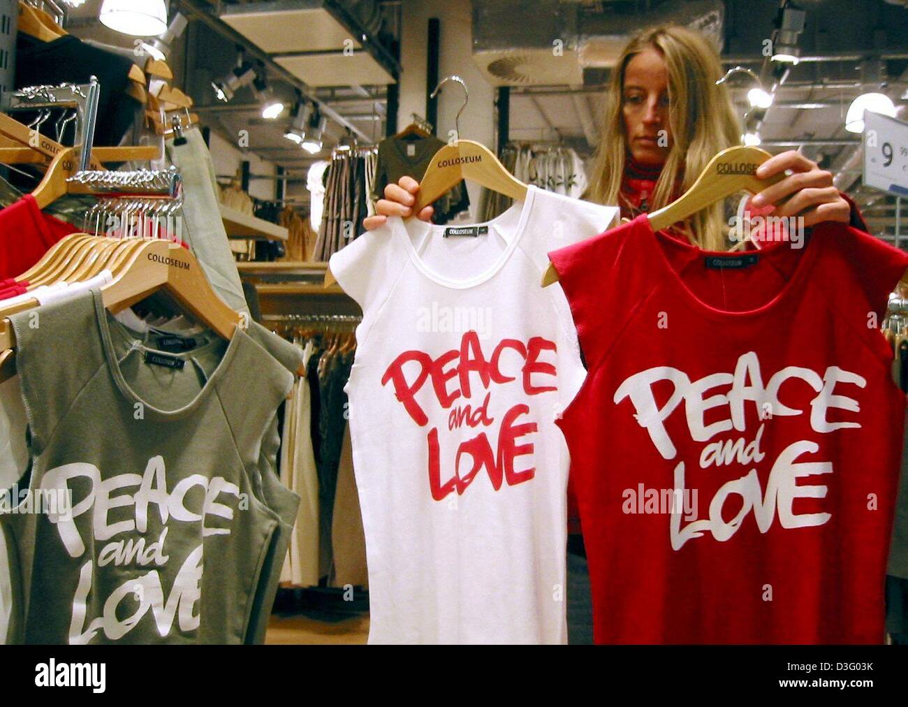 (dpa) - A woman looks at 'Peace and Love' t-shirts in a shop in Berlin ...
