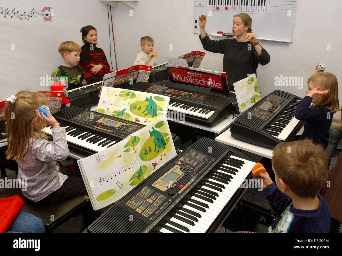 (dpa) - Music educationalist Silke Kratzsch (C) teaches a group of six ...