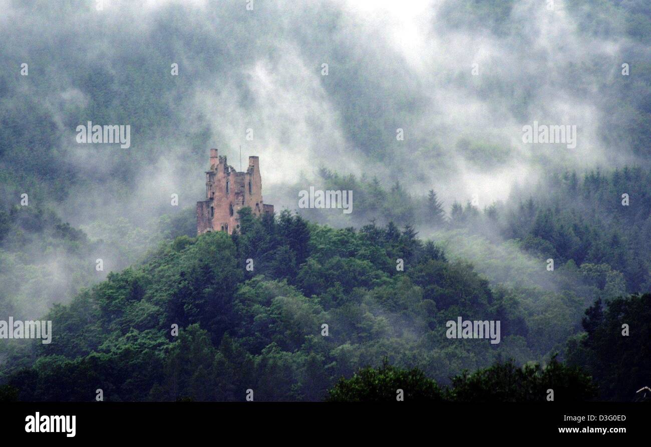 (dpa files) - Morning fog lies over the ruins of Ramstein Castle in ...