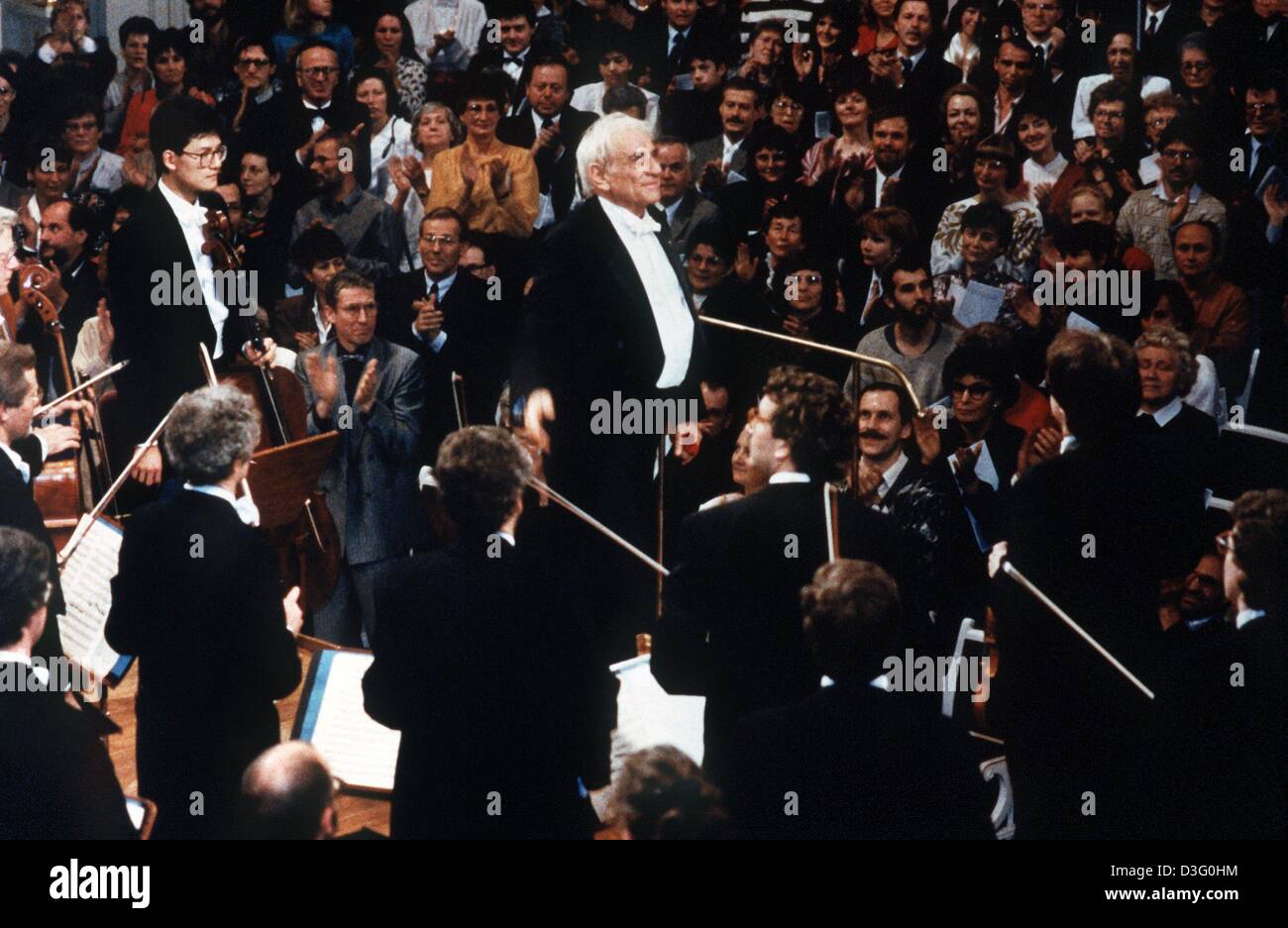 (dpa files) - US conductor, composer and writer Leonard Bernstein is ...