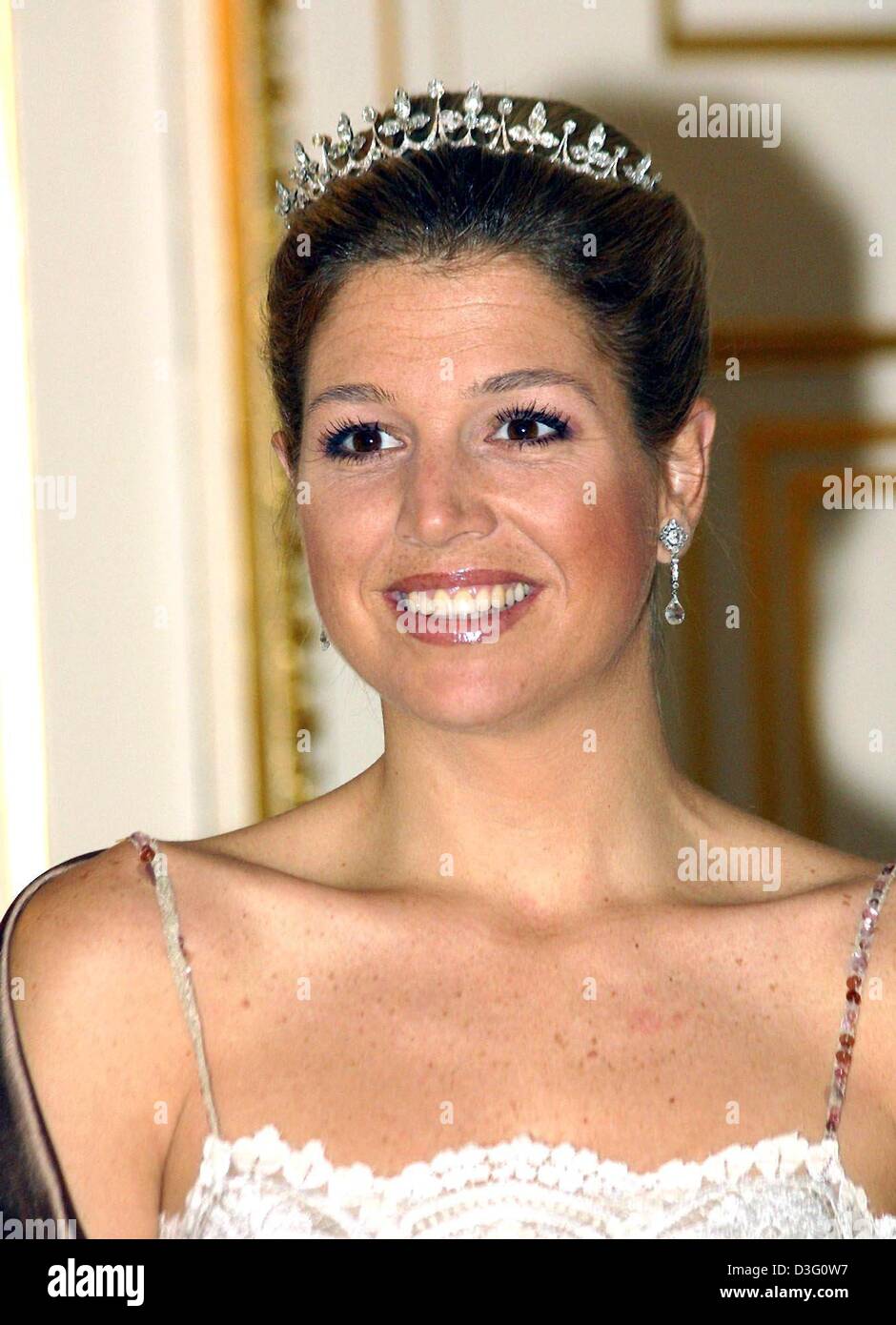 Royal smiling head shot hi-res stock photography and images - Alamy