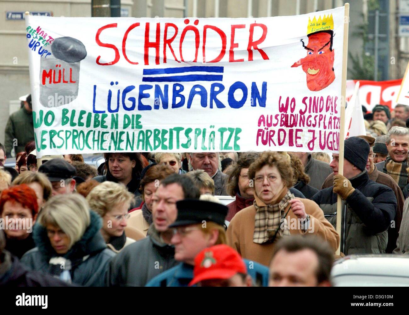 (dpa) - Unemployed demonstrate during the political Ash Wednesday ...