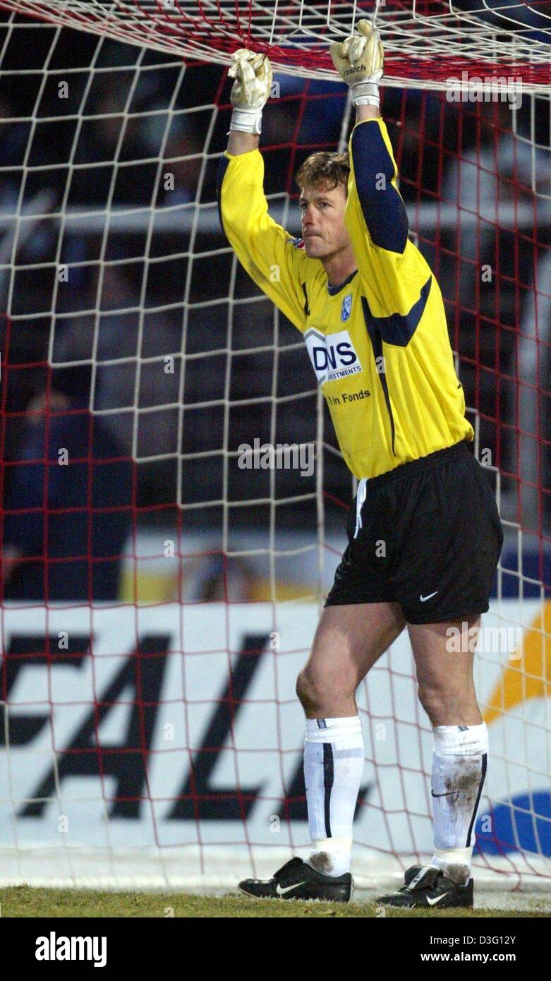 (dpa) - Bochum's Dutch goalkeeper Rein van Duijnhoven stands ...