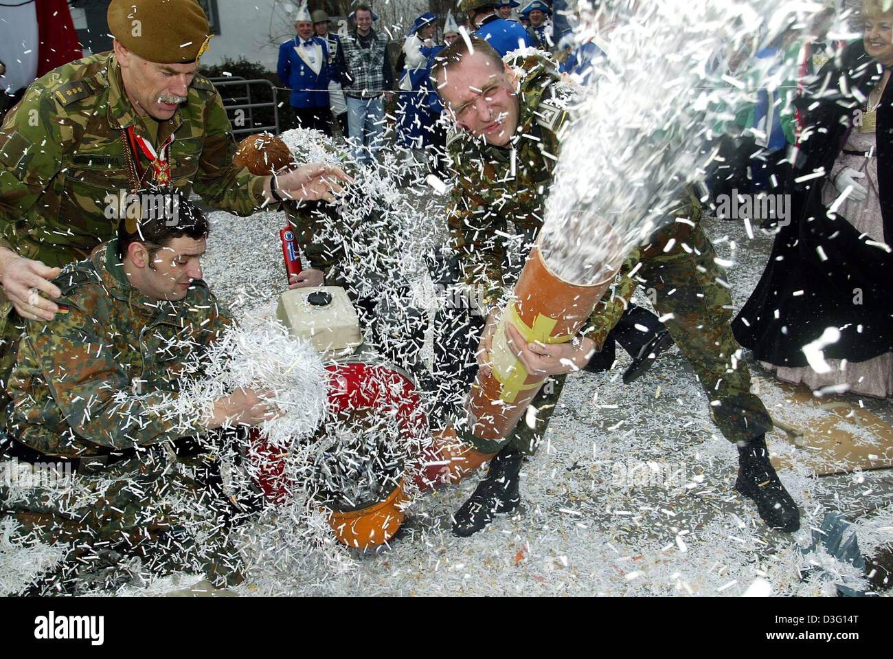 (dpa) - Soldiers of the German Bundeswehr blow confetti at the ...