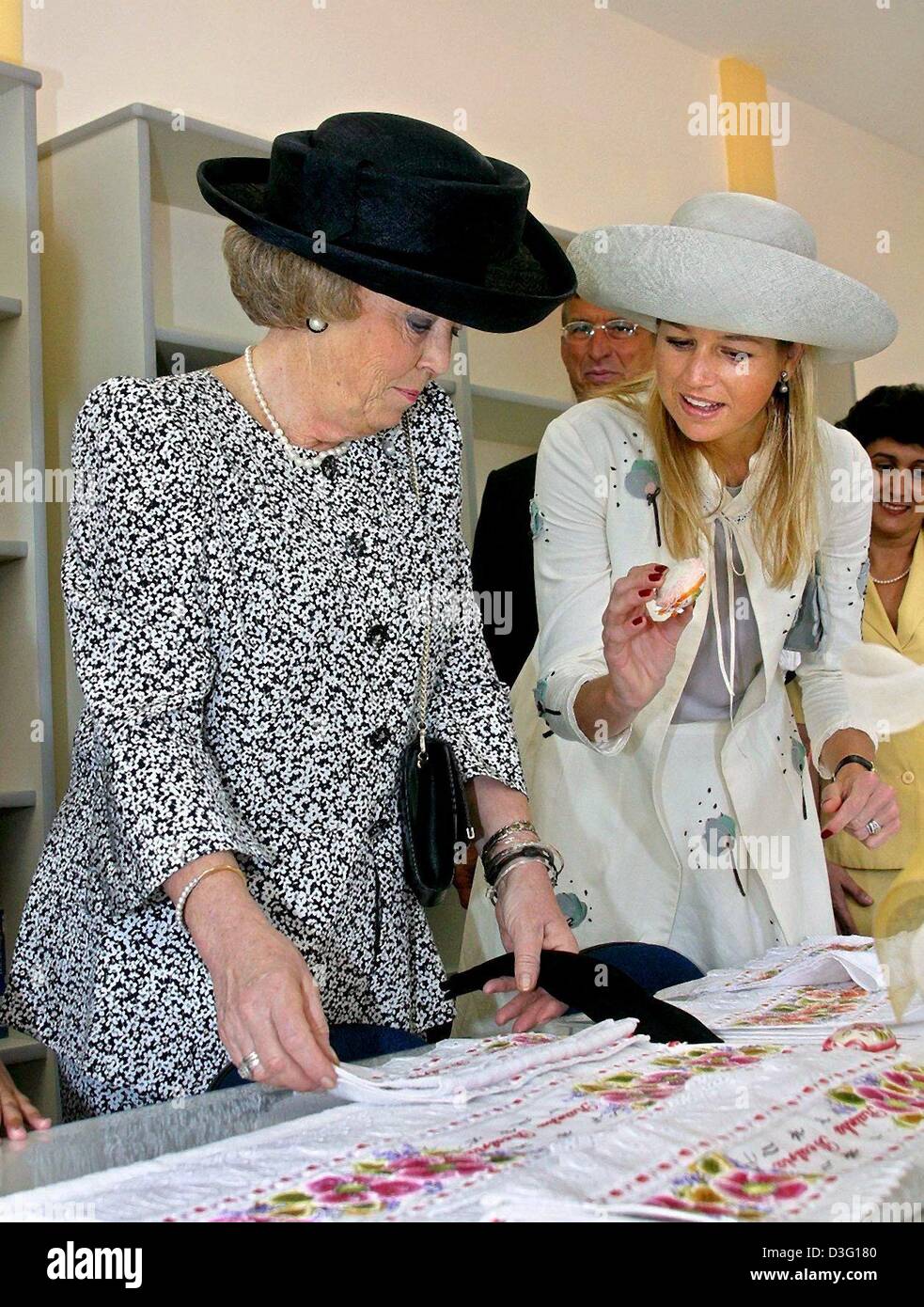 Princess beatrix holding hand hi-res stock photography and images - Alamy