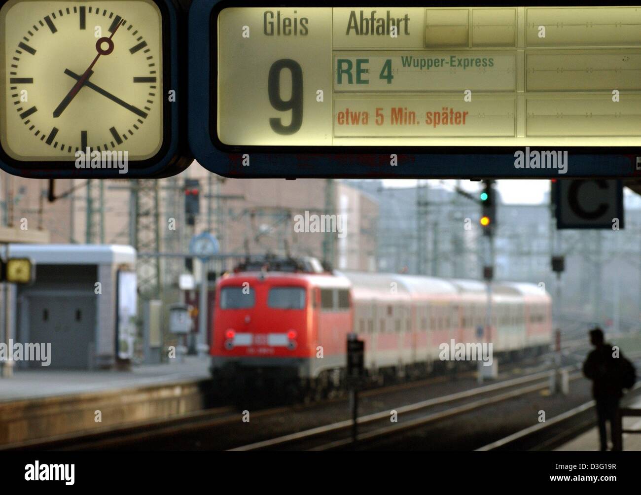 (dpa) - The board announces that the departure ('Abfahrt') of the RE4 ...