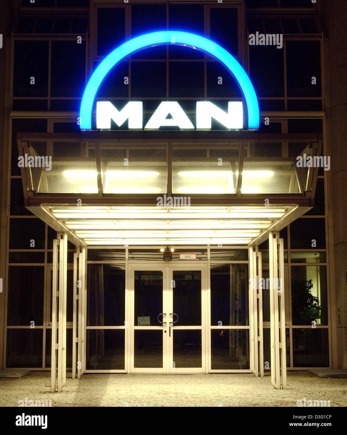 (dpa) - The entrance to the heaquarters of MAN AG, manufacturer of ...