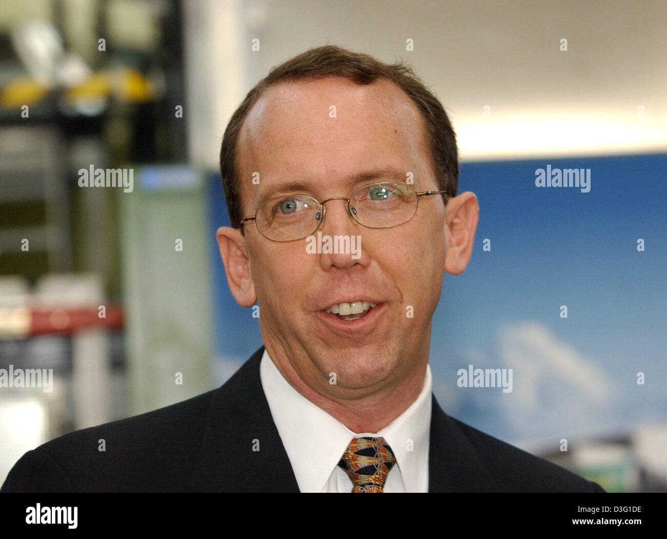 (dpa) - Ben Bartel (R), CEO of AvCraft the US aircraft manufacturer ...