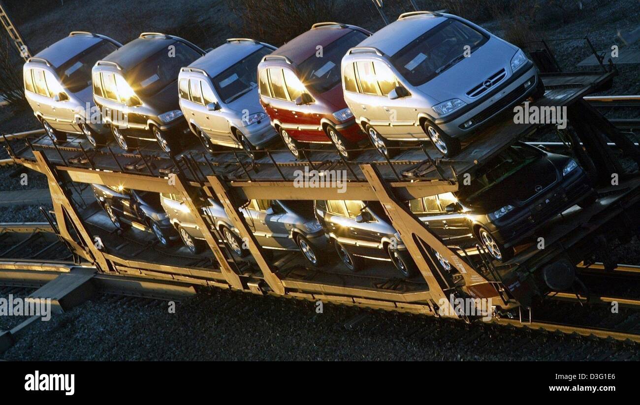 Car load train hi-res stock photography and images - Alamy
