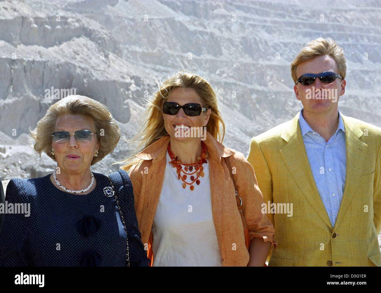 (dpa) - Queen Beatrix of the Netherlands (L) visits a copper mine with ...
