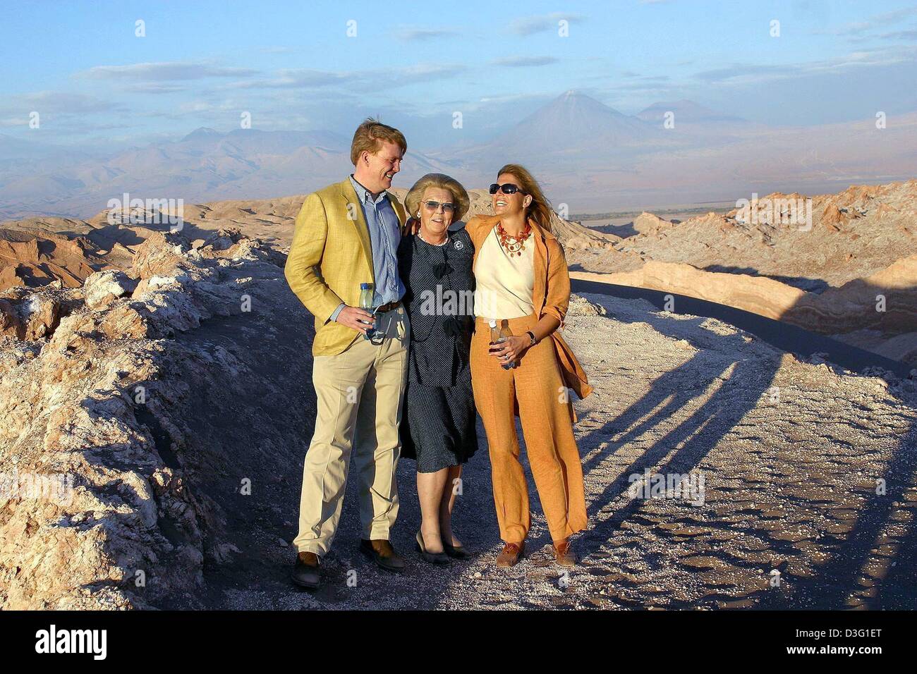 Queen beatrix of the netherlands 2003 hi-res stock photography and ...