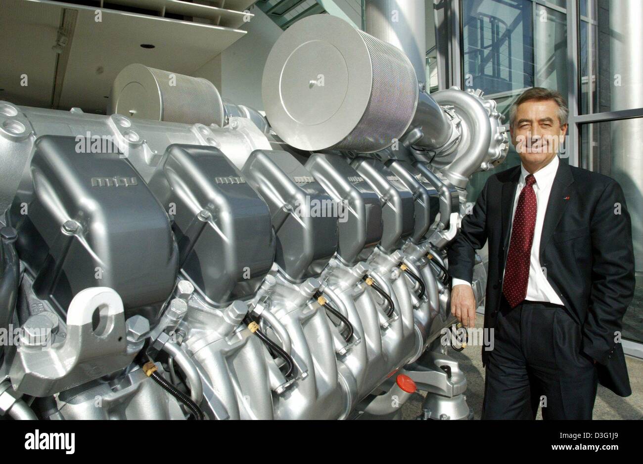 Military engines production hi-res stock photography and images - Alamy