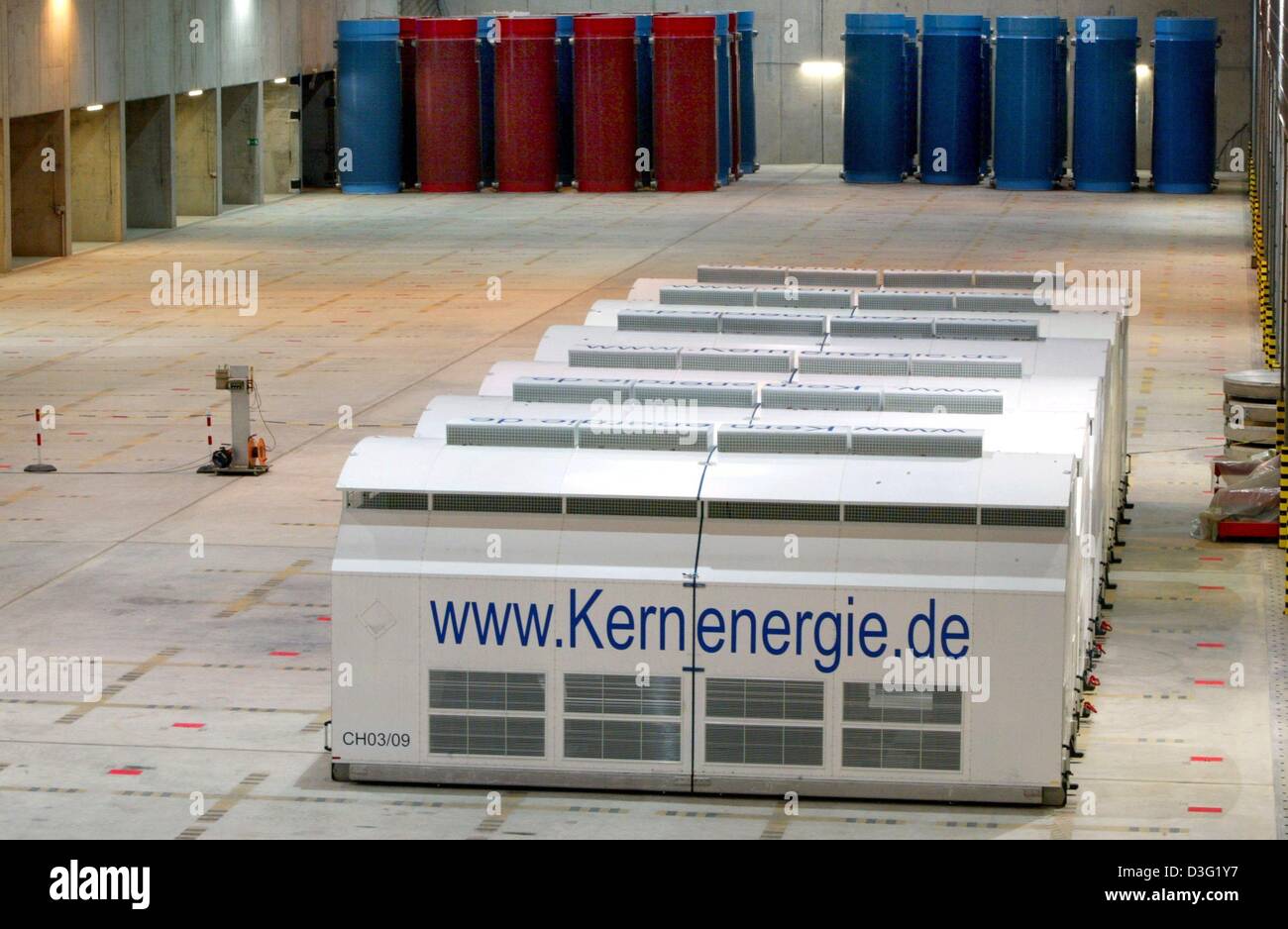 Nuclear fuel rods hi-res stock photography and images - Alamy