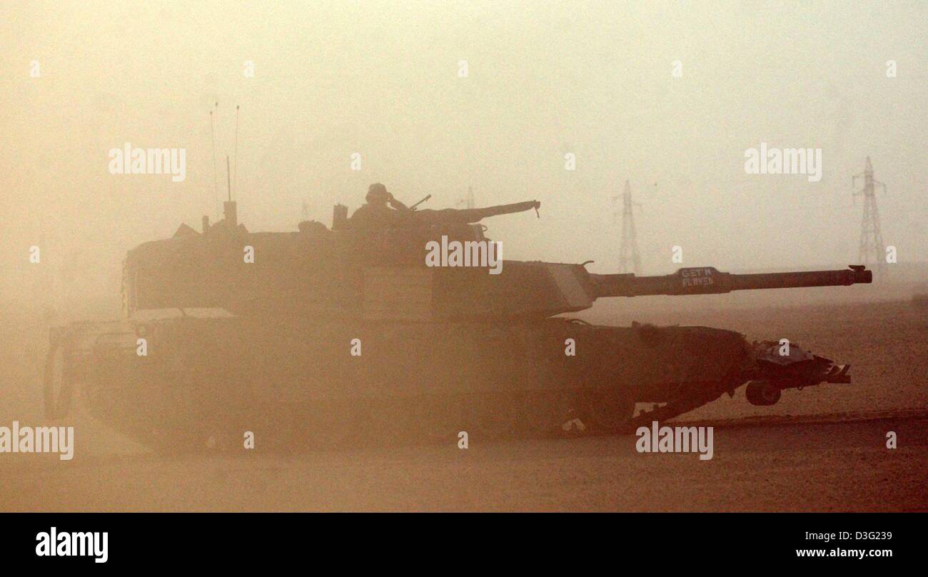 (dpa) - A M1-A1 Abrahams battle tank of the 1st Tank Batallion of the ...