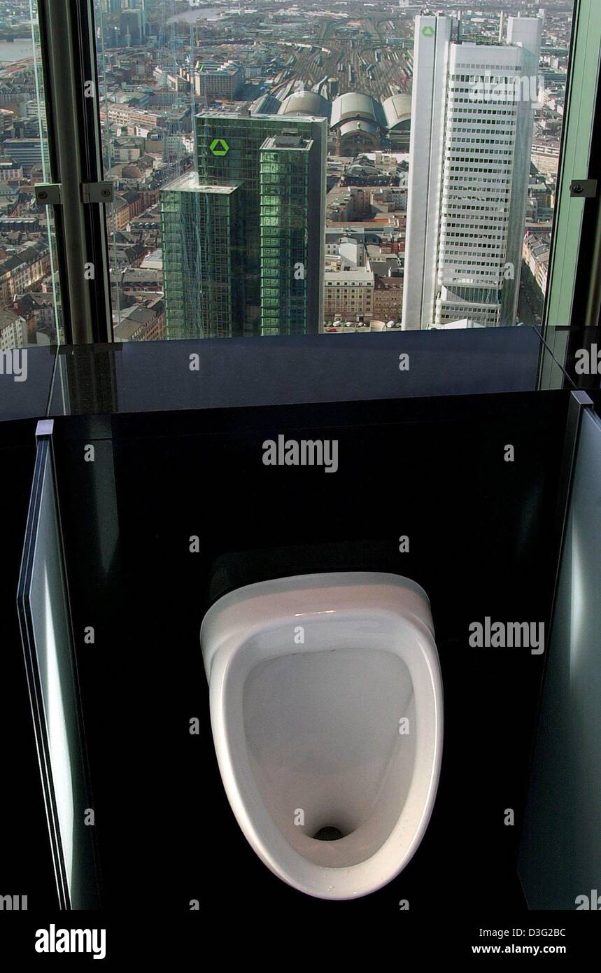 Human interest hum curiosities wc toilet bathroom loo view panorama ...