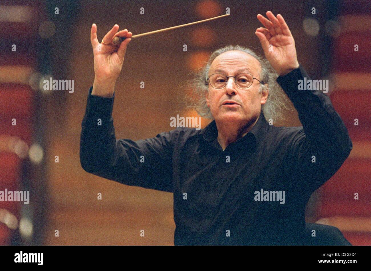 (dpa files) - Conductor Eliahu Inbal pictured during a concert in the ...