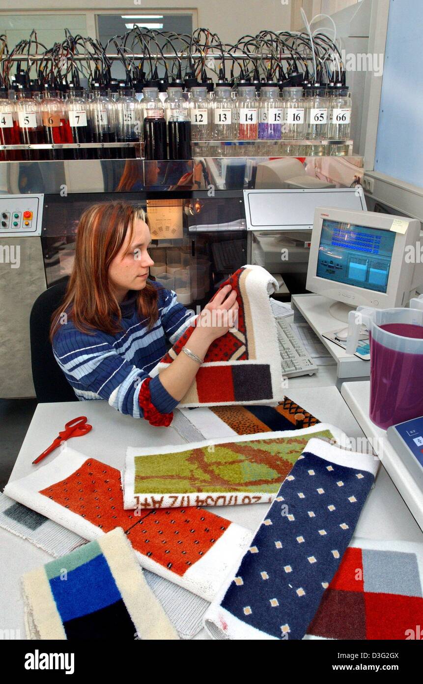 (dpa) - Textiles specialist Katja Wagner is checking the colouring of ...