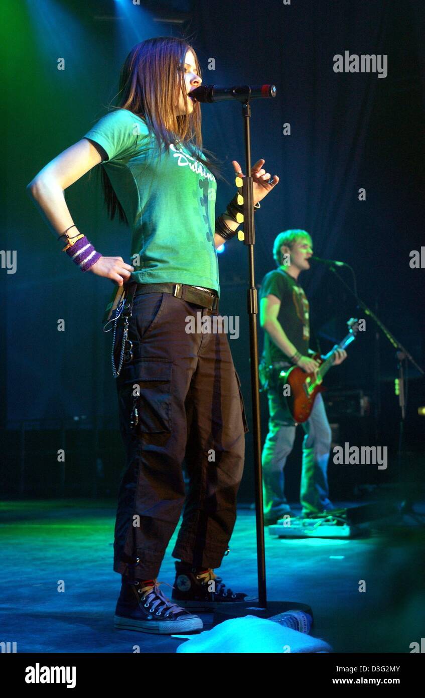Avril Lavigne Band 1,037 Avril Lavigne Band Stock Photos, High Res