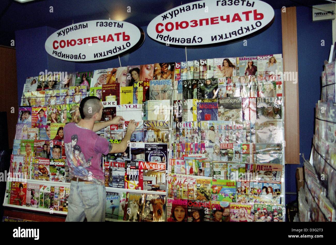 (dpa) - A young man looks at Russian magazines in a bookshop for ...