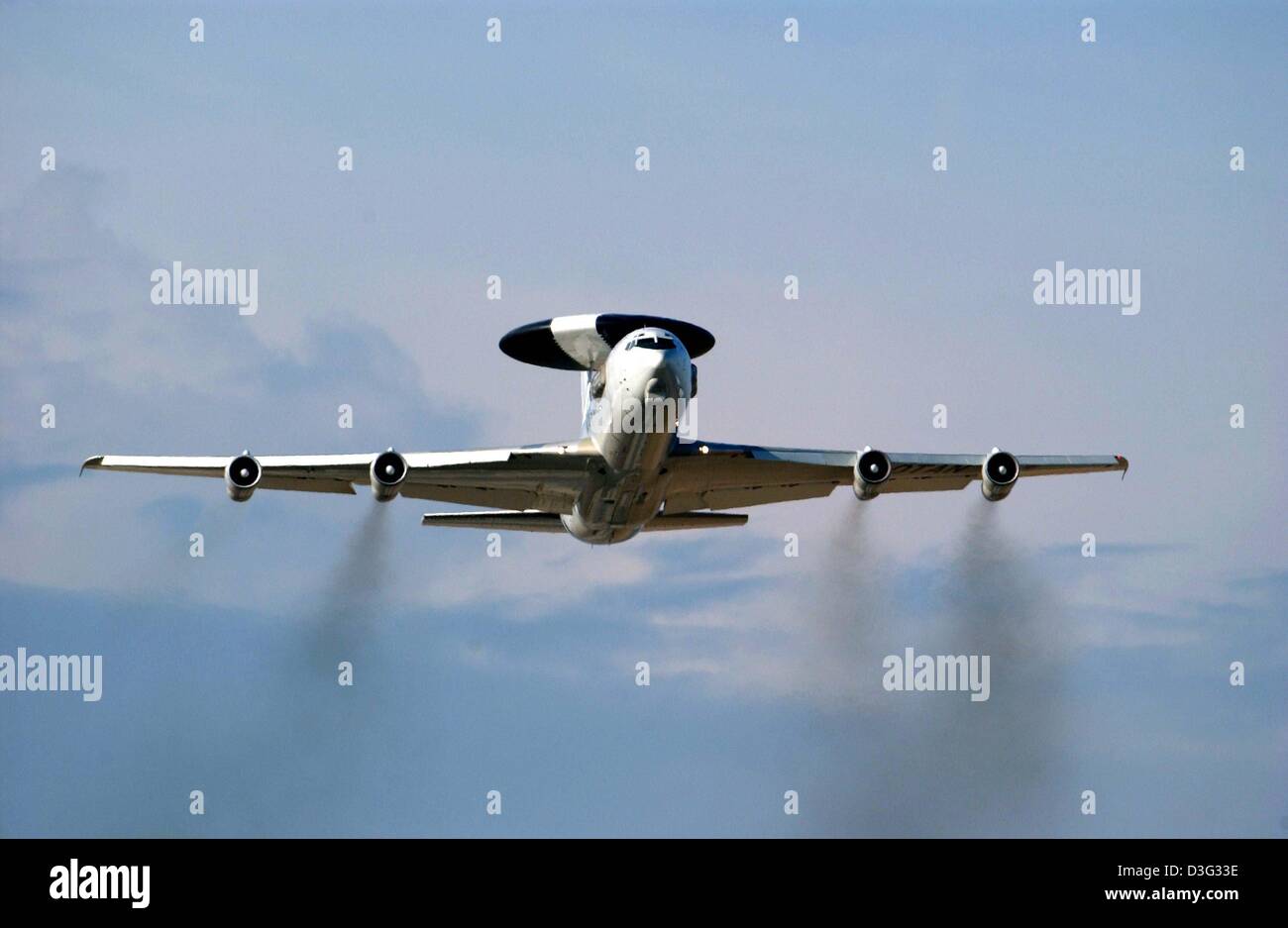 (dpa) - An AWACS surveillance airplane takes off from the NATO air base ...