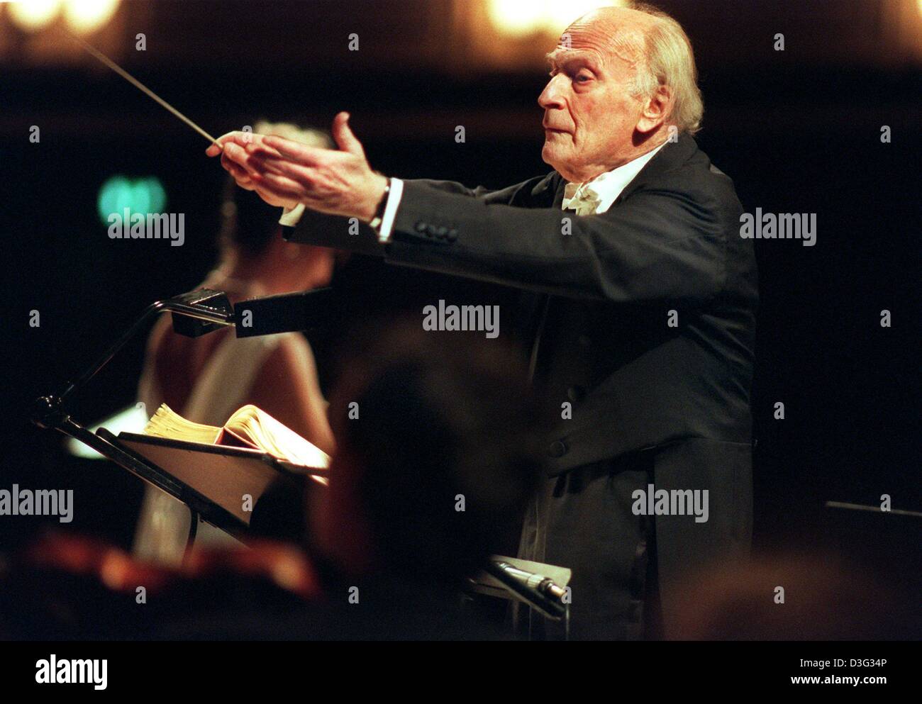 Yehudi menuhin hi-res stock photography and images - Alamy