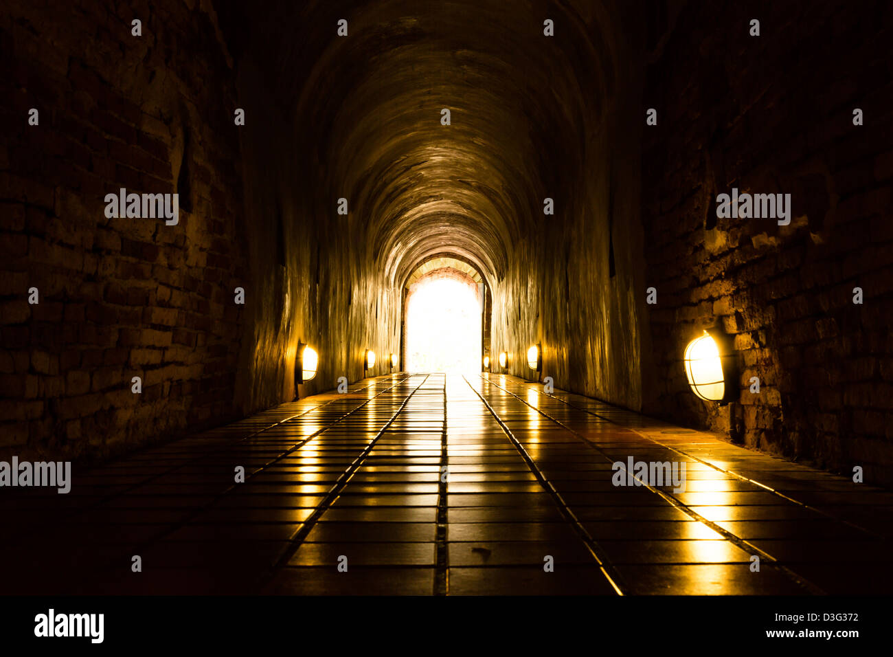 Brick tunnel hi-res stock photography and images - Alamy